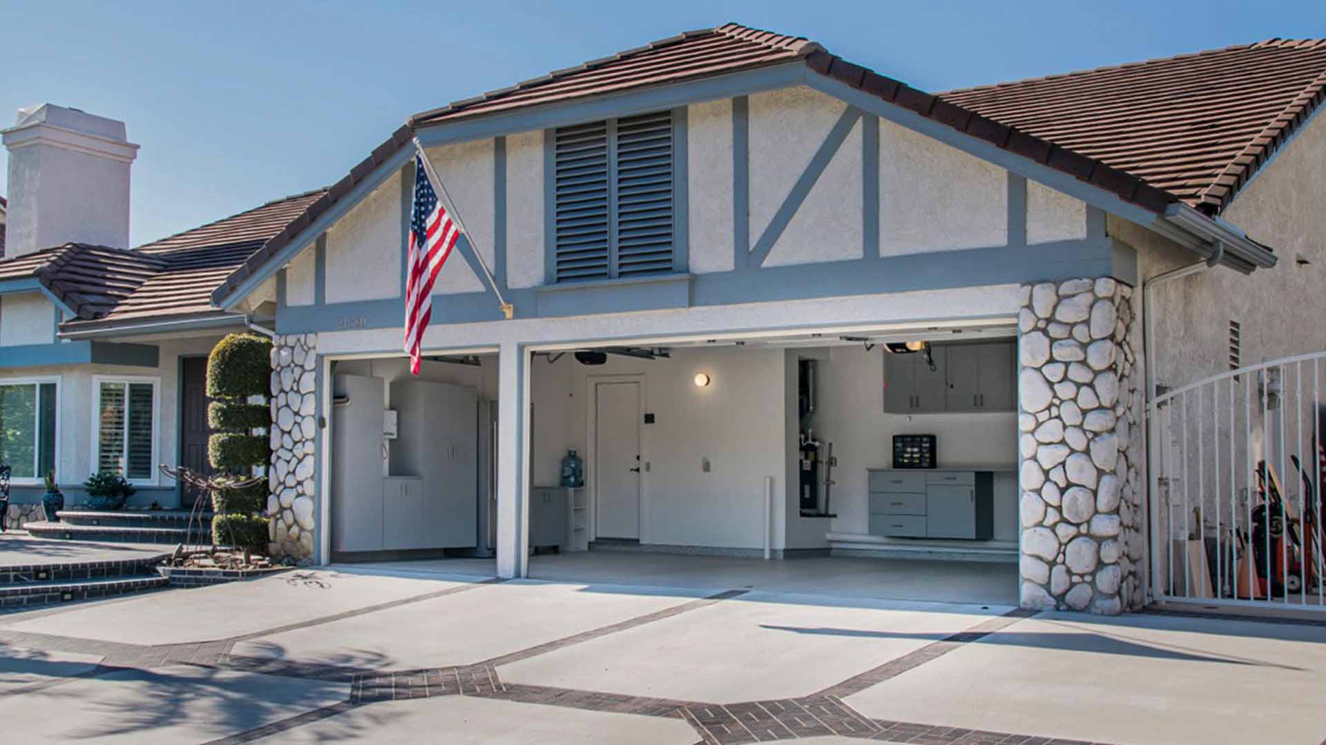 California Grey Garage Blue House | E2U